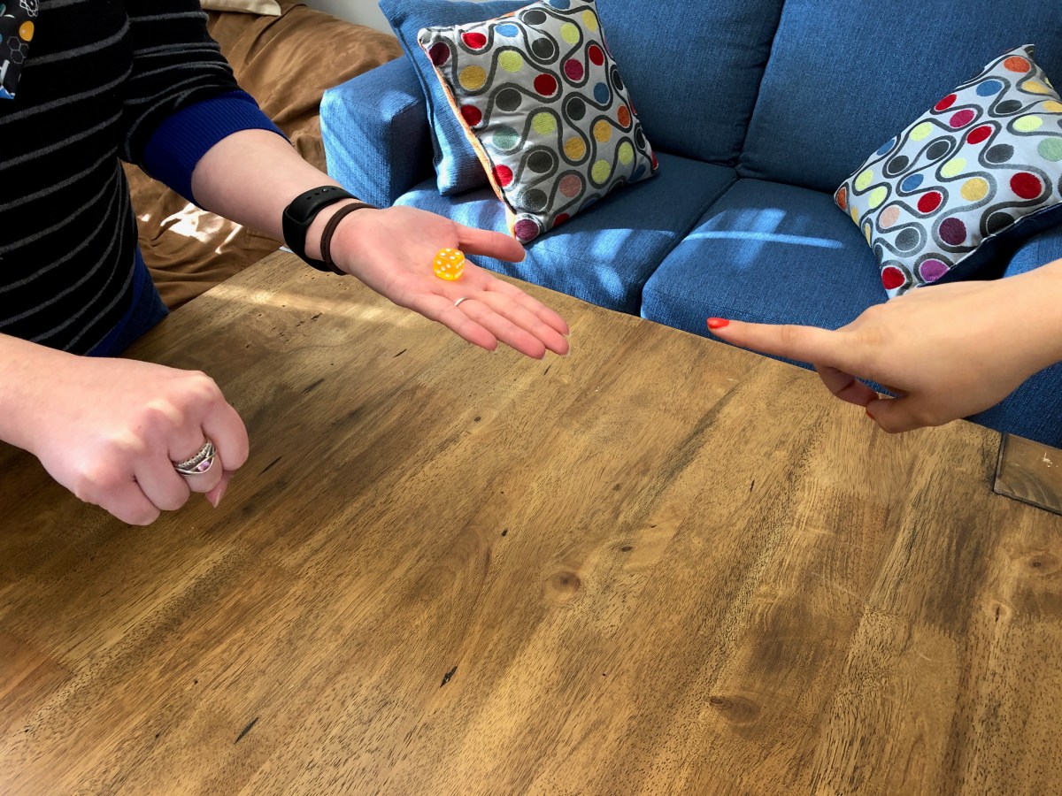 peeweeyocia ahkanimini meehkintiinki ‘Peach Pit Game’ – Aacimotaatiiyankwi